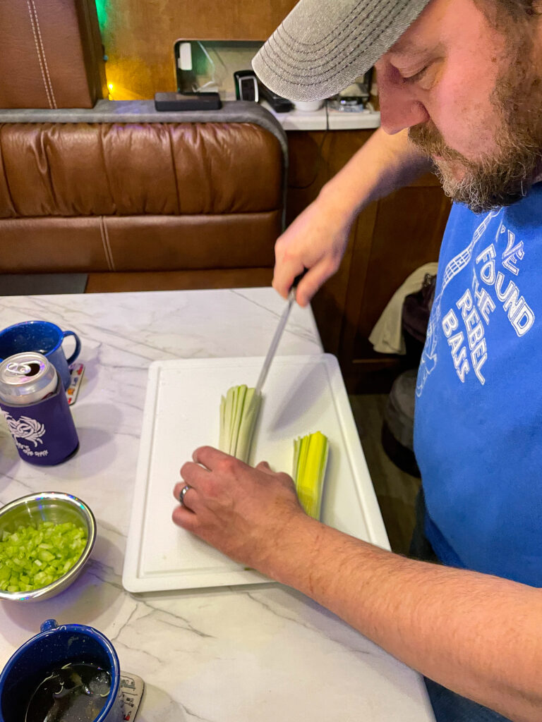 Delicious Pacific Razor Clam Chowder Recipe (Lactose Free) - Towmads